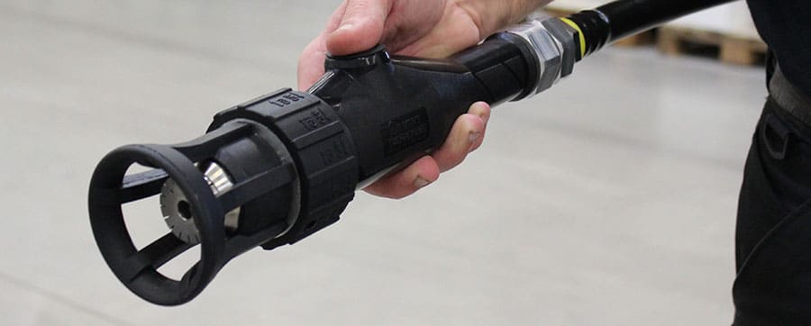 制造工业中，使用安全空气喷枪进行压缩空气吹扫 - Silvent